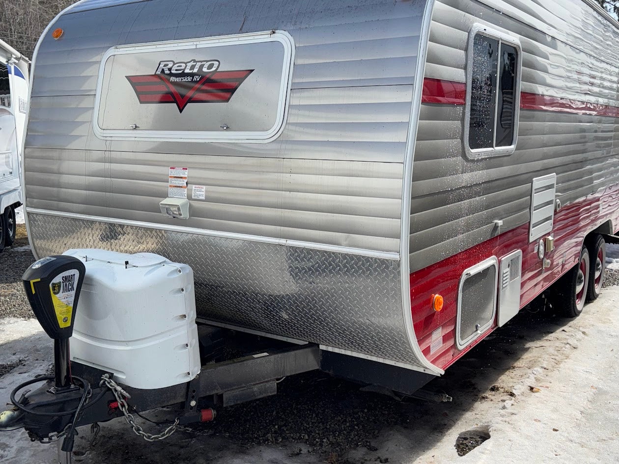 2017 Riverside Retro 195 | Happy Camping RV